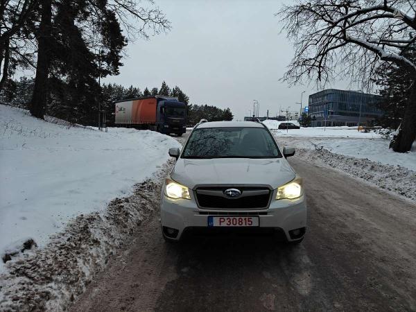 White Subaru Forester 2013 in Vilnius, with an engine capacity of 2.00 L and mileage of 331 thousand km for 3600 €, photo 5 on AUTOMOTO.COM.LV