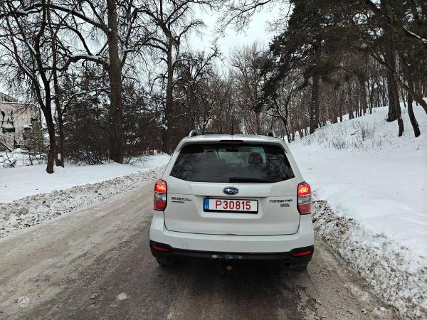 White Subaru Forester 2013 in Vilnius, with an engine capacity of 2.00 L and mileage of 331 thousand km for 3600 €, photo 7 on AUTOMOTO.COM.LV