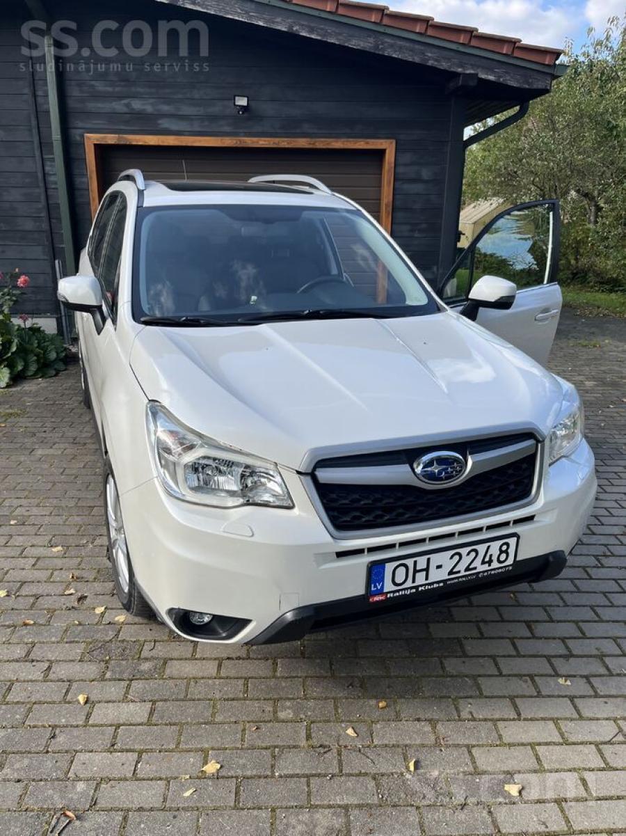White Subaru Forester 2013 in Riga, with an engine capacity of 2.00 L and mileage of 231 thousand km for 9995 €, photo 1 on AUTOMOTO.COM.LV