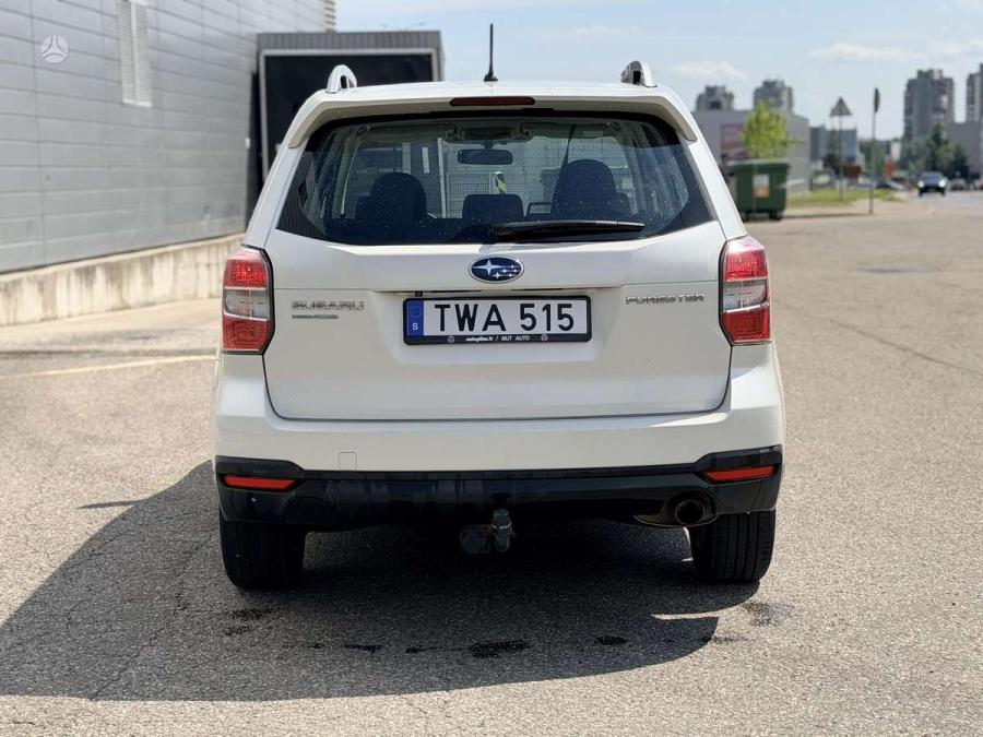 Balts Subaru Forester 2013 Alīta, ar dzinēja tilpumu 2.00 L un nobraukumu 272 tūkst. km par 7500 €, foto 6 vietnē AUTOMOTO.COM.LV