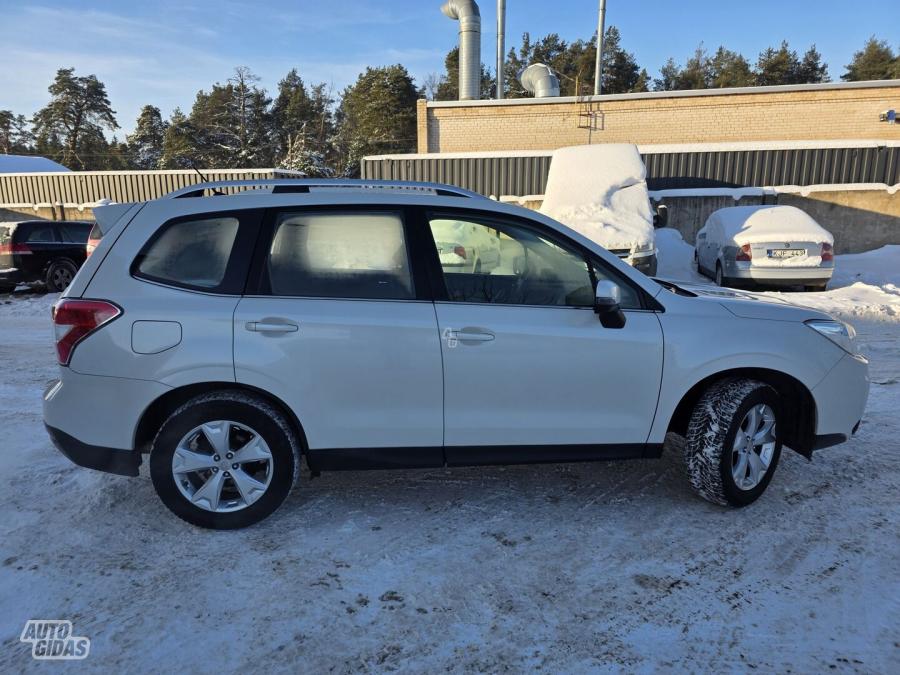 White Subaru Forester 2014 in Utena, with an engine capacity of 2.00 L and mileage of 245 thousand km for 7850 €, photo 7 on AUTOMOTO.COM.LV