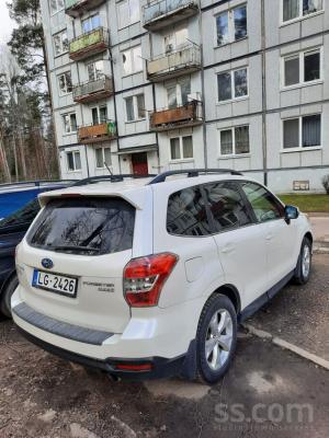 White Subaru Forester 2014 in Riga, with an engine capacity of 2.50 L and mileage of 183 thousand km for 7999 €, photo 3 on AUTOMOTO.COM.LV