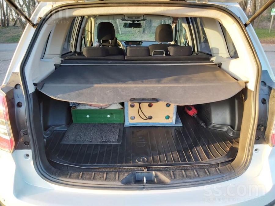 White Subaru Forester 2014 in Riga, with an engine capacity of 2.00 L and mileage of 322 thousand km for 6000 €, photo 6 on AUTOMOTO.COM.LV