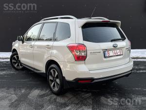 White Subaru Forester 2015 in Jelgava, with an engine capacity of 2.00 L and mileage of 0 thousand km for 8995 €, photo 4 on AUTOMOTO.COM.LV