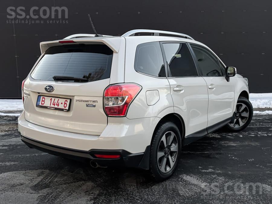 White Subaru Forester 2015 in Jelgava, with an engine capacity of 2.00 L and mileage of 0 thousand km for 8995 €, photo 5 on AUTOMOTO.COM.LV