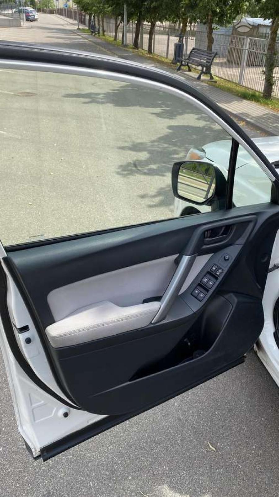 Balts Subaru Forester 2015 Telšiai, ar dzinēja tilpumu 2.50 L un nobraukumu 144 tūkst. km par 8200 €, foto 20 vietnē AUTOMOTO.COM.LV