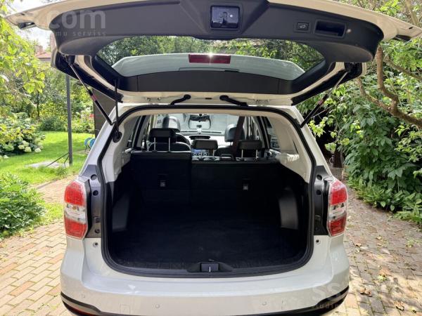 White Subaru Forester 2015 in Riga, with an engine capacity of 2.00 L and mileage of 174 thousand km for 12500 €, photo 5 on AUTOMOTO.COM.LV