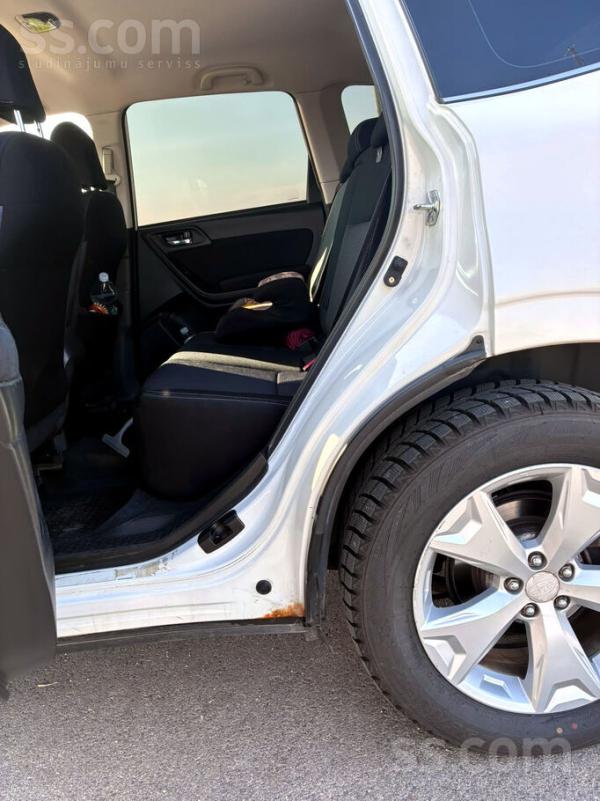 Subaru Forester 2015 Rīga vietnē Balts Subaru Forester 2015 Rīga, ar dzinēja tilpumu 2.00 L un nobraukumu 292 tūkst. km par 6500 €, foto 7 vietnē AUTOMOTO.COM.LV