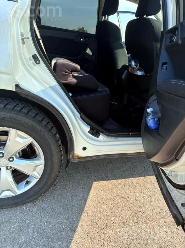 Subaru Forester 2015 Rīga vietnē Balts Subaru Forester 2015 Rīga, ar dzinēja tilpumu 2.00 L un nobraukumu 292 tūkst. km par 6500 €, foto 8 vietnē AUTOMOTO.COM.LV