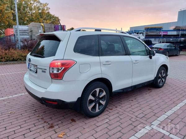 Subaru Forester 2015 Valmiera vietnē Balts Subaru Forester 2015 Valmiera, ar dzinēja tilpumu 2.00 L un nobraukumu 233 tūkst. km par 9555 €, foto 5 vietnē AUTOMOTO.COM.LV