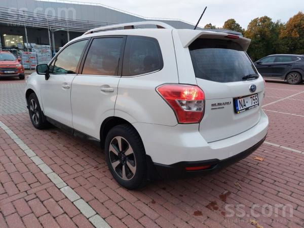 Subaru Forester 2015 Valmiera vietnē Balts Subaru Forester 2015 Valmiera, ar dzinēja tilpumu 2.00 L un nobraukumu 233 tūkst. km par 9555 €, foto 6 vietnē AUTOMOTO.COM.LV