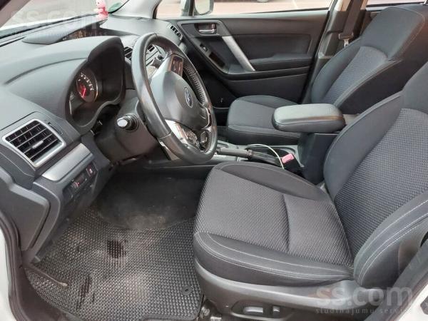 Subaru Forester 2015 Valmiera vietnē Balts Subaru Forester 2015 Valmiera, ar dzinēja tilpumu 2.00 L un nobraukumu 233 tūkst. km par 9555 €, foto 10 vietnē AUTOMOTO.COM.LV