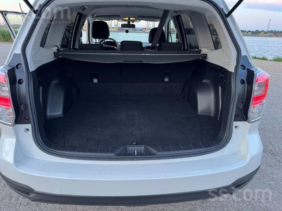 White Subaru Forester 2016 in Riga, with an engine capacity of 2.00 L and mileage of 115 thousand km for 13000 €, photo 12 on AUTOMOTO.COM.LV