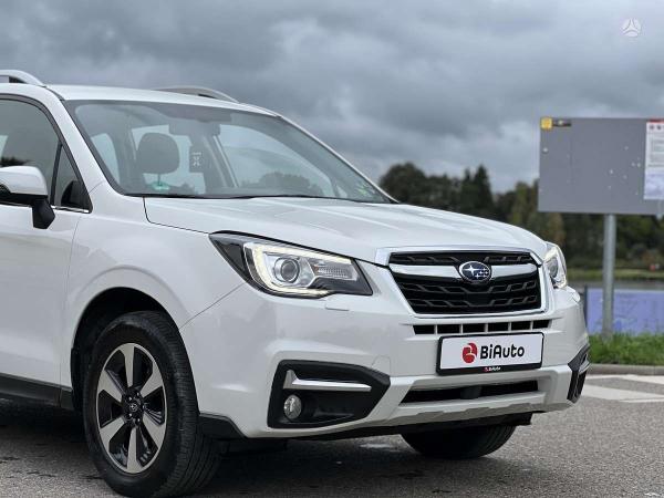 White Subaru Forester 2016 in Utena, with an engine capacity of 2.00 L and mileage of 262 thousand km for 10390 €, photo 5 on AUTOMOTO.COM.LV