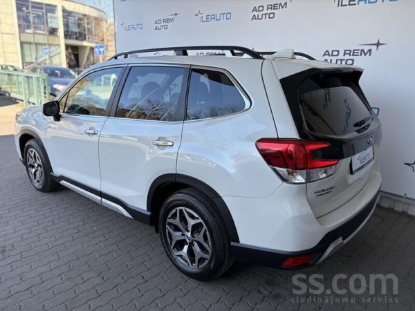 White Subaru Forester 2019 in Riga, with an engine capacity of 2.00 L and mileage of 77 thousand km for 21900 €, photo 3 on AUTOMOTO.COM.LV
