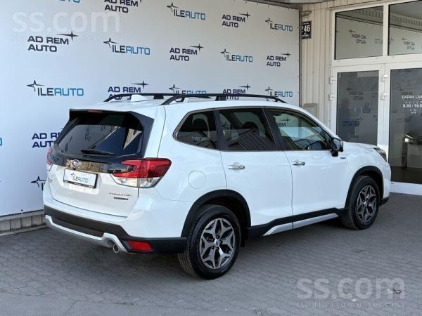 White Subaru Forester 2019 in Riga, with an engine capacity of 2.00 L and mileage of 77 thousand km for 21900 €, photo 4 on AUTOMOTO.COM.LV