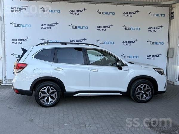 White Subaru Forester 2019 in Riga, with an engine capacity of 2.00 L and mileage of 77 thousand km for 21900 €, photo 5 on AUTOMOTO.COM.LV