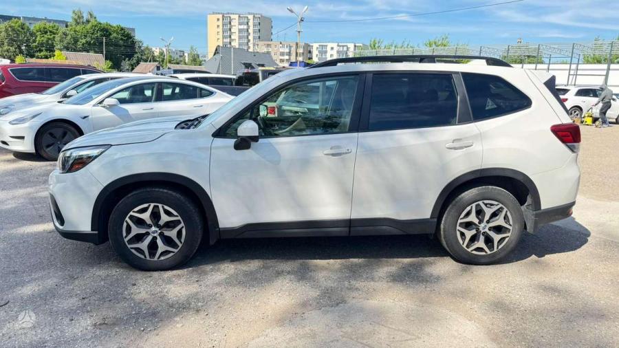 White Subaru Forester 2019 in Ukmerge, with an engine capacity of 2.50 L and mileage of 94 thousand km for 11499 €, photo 3 on AUTOMOTO.COM.LV