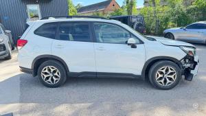 White Subaru Forester 2019 in Ukmerge, with an engine capacity of 2.50 L and mileage of 94 thousand km for 11499 €, photo 7 on AUTOMOTO.COM.LV