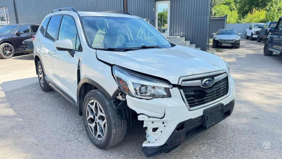 White Subaru Forester 2019 in Ukmerge, with an engine capacity of 2.50 L and mileage of 94 thousand km for 11499 €, photo 8 on AUTOMOTO.COM.LV
