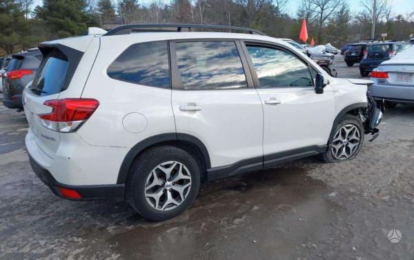 White Subaru Forester 2019 in Vilnius, with an engine capacity of 2.50 L and mileage of 113 thousand km for 9999 €, photo 4 on AUTOMOTO.COM.LV