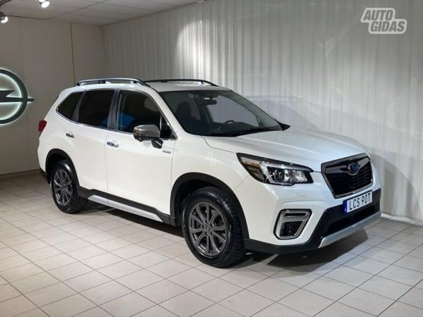 White Subaru Forester 2020 in Kaunas, with an engine capacity of 0.00 L and mileage of 75 thousand km for 28949 €, photo 1 on AUTOMOTO.COM.LV