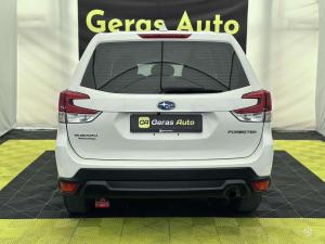 White Subaru Forester 2020 in Vilnius, with an engine capacity of 2.50 L and mileage of 76 thousand km for 14999 €, photo 6 on AUTOMOTO.COM.LV