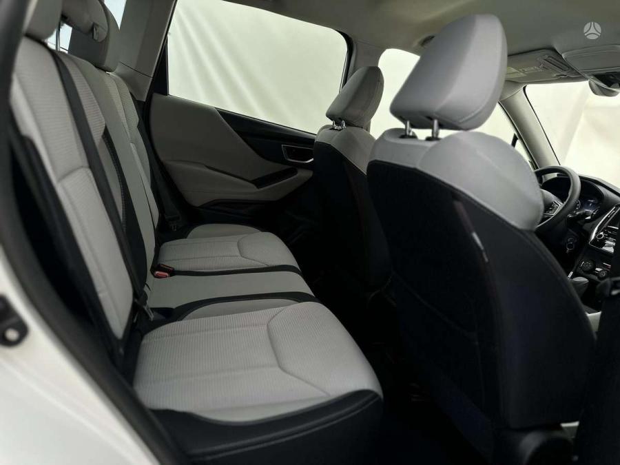 White Subaru Forester 2020 in Vilnius, with an engine capacity of 2.50 L and mileage of 76 thousand km for 14999 €, photo 12 on AUTOMOTO.COM.LV