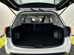 White Subaru Forester 2020 in Vilnius, with an engine capacity of 2.50 L and mileage of 76 thousand km for 14999 €, photo 13 on AUTOMOTO.COM.LV