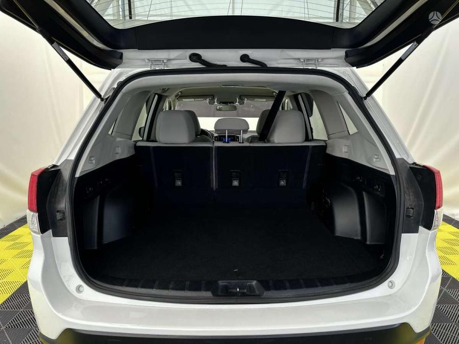 White Subaru Forester 2020 in Vilnius, with an engine capacity of 2.50 L and mileage of 76 thousand km for 14999 €, photo 13 on AUTOMOTO.COM.LV