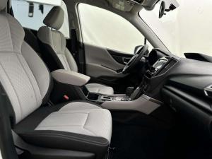 White Subaru Forester 2020 in Vilnius, with an engine capacity of 2.50 L and mileage of 76 thousand km for 14999 €, photo 15 on AUTOMOTO.COM.LV