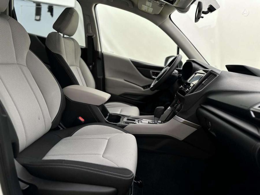 White Subaru Forester 2020 in Vilnius, with an engine capacity of 2.50 L and mileage of 76 thousand km for 14999 €, photo 15 on AUTOMOTO.COM.LV