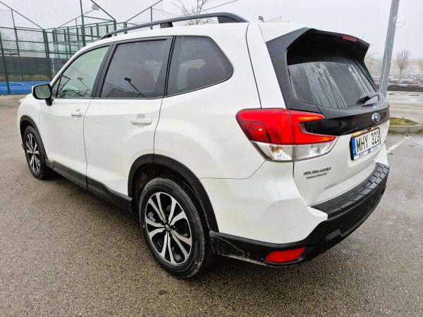 White Subaru Forester 2021 in Siauliai, with an engine capacity of 2.50 L and mileage of 31 thousand km for 19700 €, photo 3 on AUTOMOTO.COM.LV