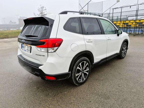 White Subaru Forester 2021 in Siauliai, with an engine capacity of 2.50 L and mileage of 31 thousand km for 19700 €, photo 4 on AUTOMOTO.COM.LV