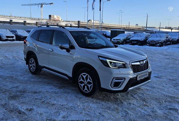 Balts Subaru Forester 2021 Viļņa, ar dzinēja tilpumu 2.00 L un nobraukumu 103 tūkst. km par 23390 €, foto 2 vietnē AUTOMOTO.COM.LV