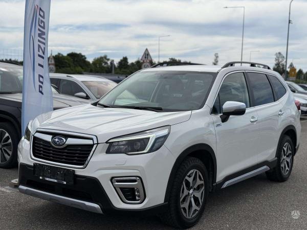 White Subaru Forester 2022 in Vilnius, with an engine capacity of 2.00 L and mileage of 178 thousand km for 18999 €, photo 4 on AUTOMOTO.COM.LV