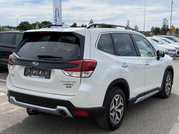 White Subaru Forester 2022 in Vilnius, with an engine capacity of 2.00 L and mileage of 178 thousand km for 18999 €, photo 7 on AUTOMOTO.COM.LV