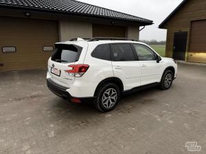 White Subaru Forester 2023 in Radviliskis, with an engine capacity of 2.50 L and mileage of 16 thousand km for 20400 €, photo 4 on AUTOMOTO.COM.LV