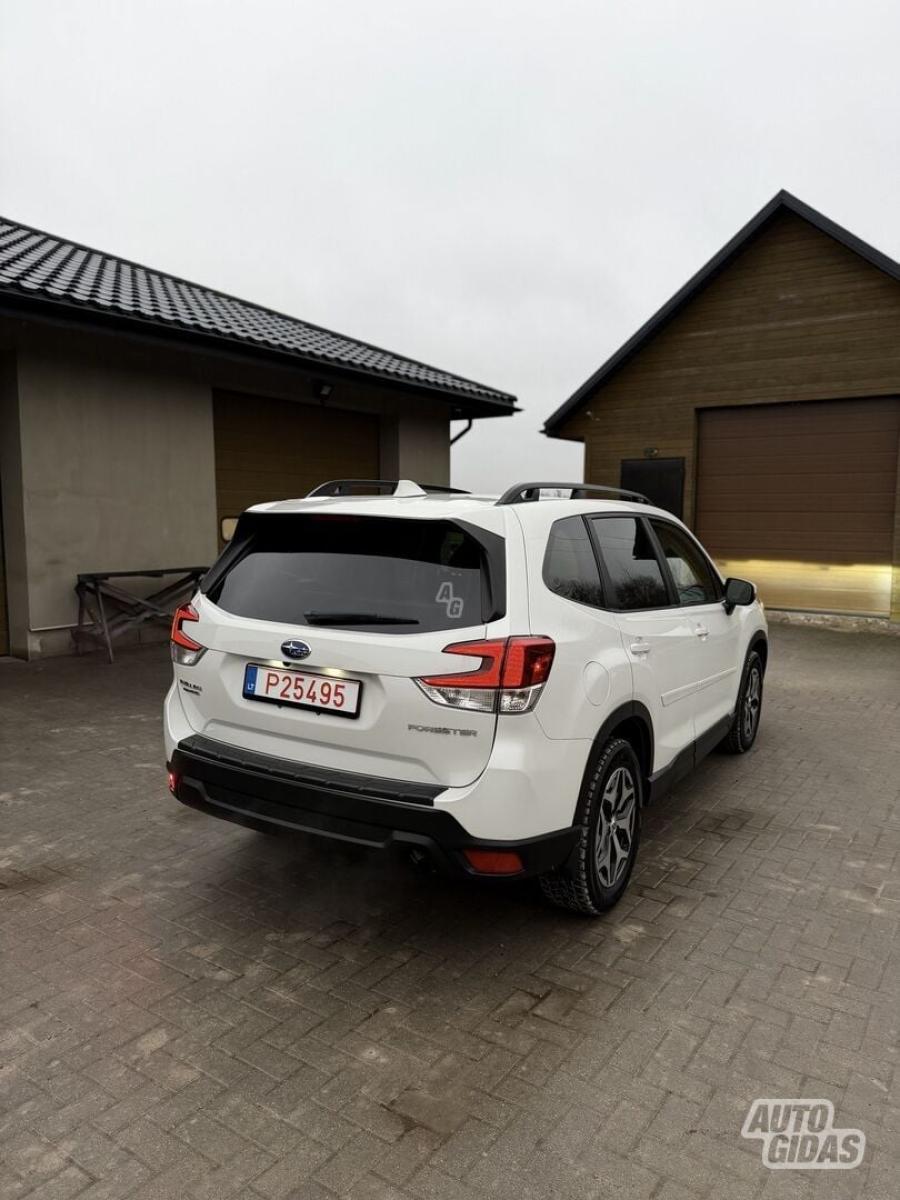 White Subaru Forester 2023 in Radviliskis, with an engine capacity of 2.50 L and mileage of 16 thousand km for 20400 €, photo 5 on AUTOMOTO.COM.LV