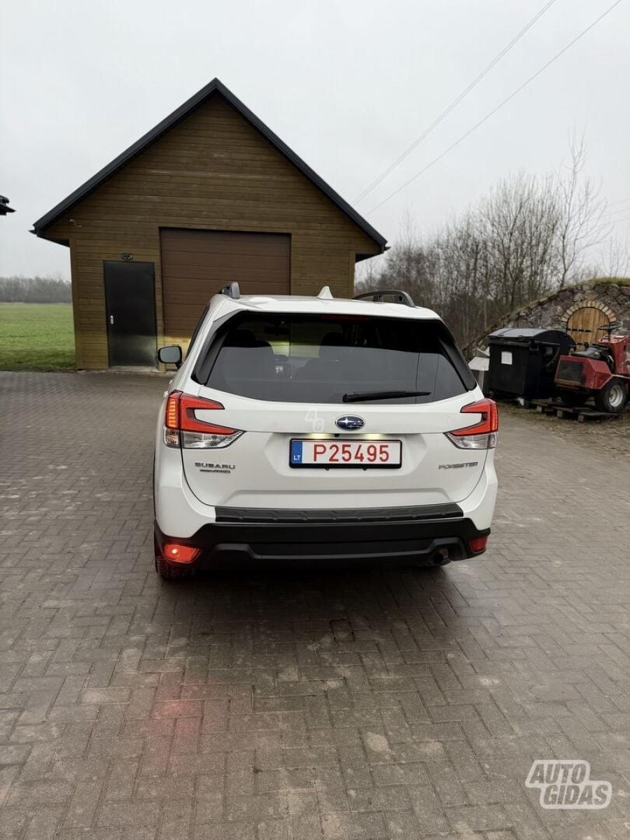 White Subaru Forester 2023 in Radviliskis, with an engine capacity of 2.50 L and mileage of 16 thousand km for 20400 €, photo 6 on AUTOMOTO.COM.LV