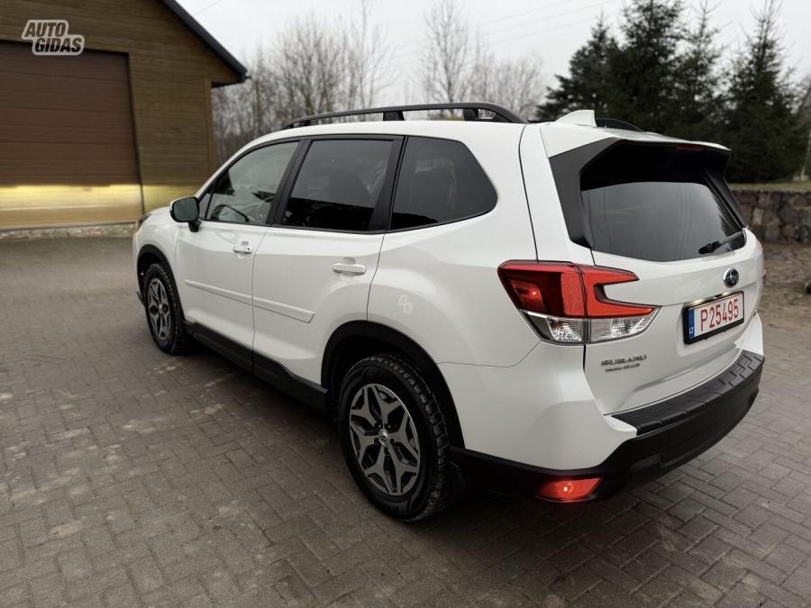 White Subaru Forester 2023 in Radviliskis, with an engine capacity of 2.50 L and mileage of 16 thousand km for 20400 €, photo 7 on AUTOMOTO.COM.LV