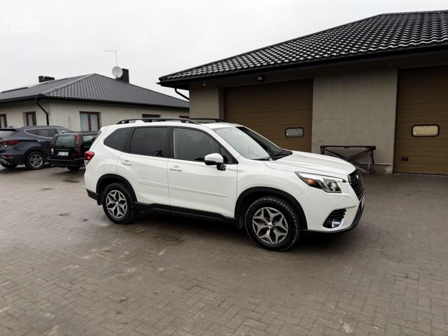 White Subaru Forester 2023 in Radviliskis, with an engine capacity of 2.50 L and mileage of 16 thousand km for 20400 €, photo 10 on AUTOMOTO.COM.LV