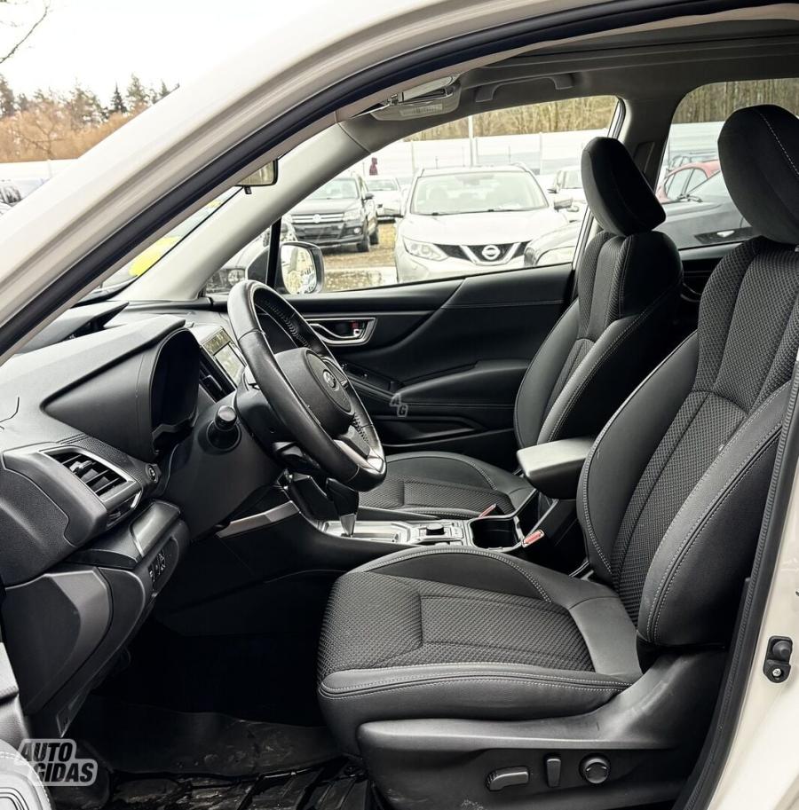 White Subaru Forester 2023 in Radviliskis, with an engine capacity of 2.50 L and mileage of 16 thousand km for 20250 €, photo 18 on AUTOMOTO.COM.LV