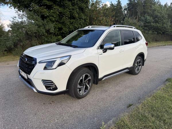 White Subaru Forester 2023 in Vilnius, with an engine capacity of 2.00 L and mileage of 40 thousand km for 29400 €, photo 3 on AUTOMOTO.COM.LV