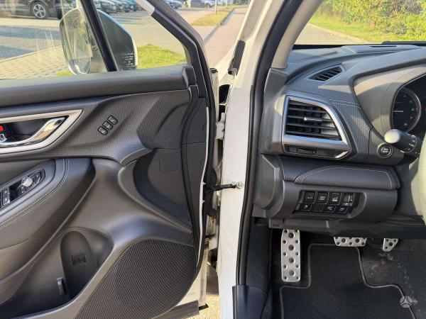 White Subaru Forester 2023 in Vilnius, with an engine capacity of 2.00 L and mileage of 40 thousand km for 29400 €, photo 8 on AUTOMOTO.COM.LV