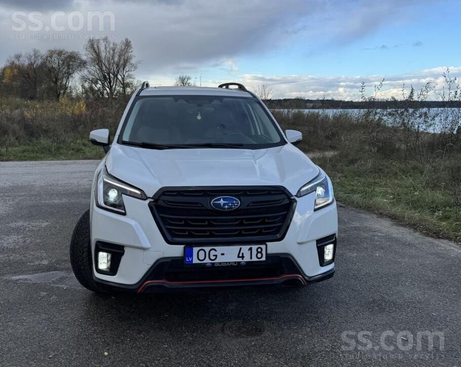 White Subaru Forester 2024 in Riga, with an engine capacity of 2.50 L and mileage of 28 thousand km for 26100 €, photo 3 on AUTOMOTO.COM.LV