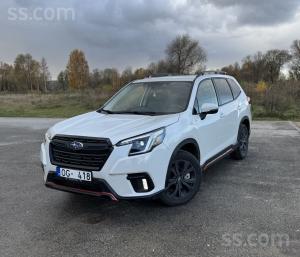 White Subaru Forester 2024 in Riga, with an engine capacity of 2.50 L and mileage of 28 thousand km for 26100 €, photo 4 on AUTOMOTO.COM.LV