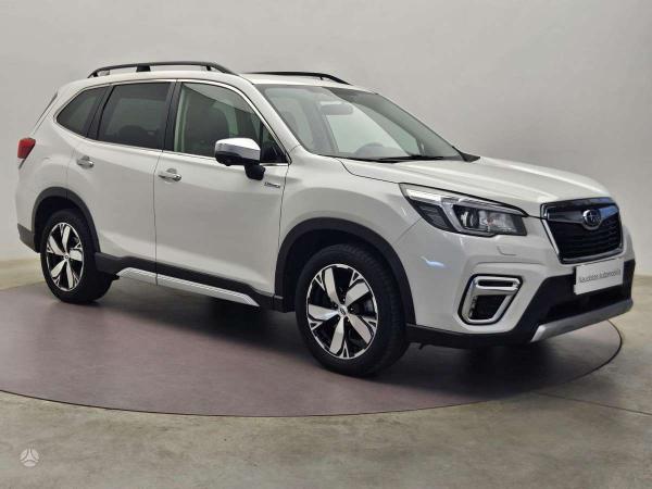 White Subaru Forester 2019 in Panevezys, with an engine capacity of 2.00 L and mileage of 118 thousand km for 19990 €, photo 3 on AUTOMOTO.COM.LV