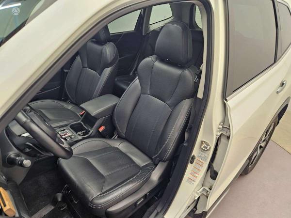 White Subaru Forester 2019 in Panevezys, with an engine capacity of 2.00 L and mileage of 118 thousand km for 19990 €, photo 9 on AUTOMOTO.COM.LV