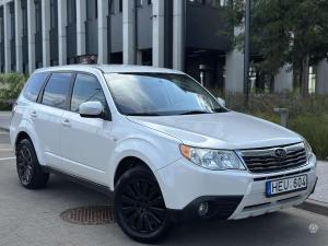 Balts Subaru Forester 2010 Viļņa, ar dzinēja tilpumu 2.50 L un nobraukumu 132 tūkst. km par 3250 €, foto  vietnē AUTOMOTO.COM.LV